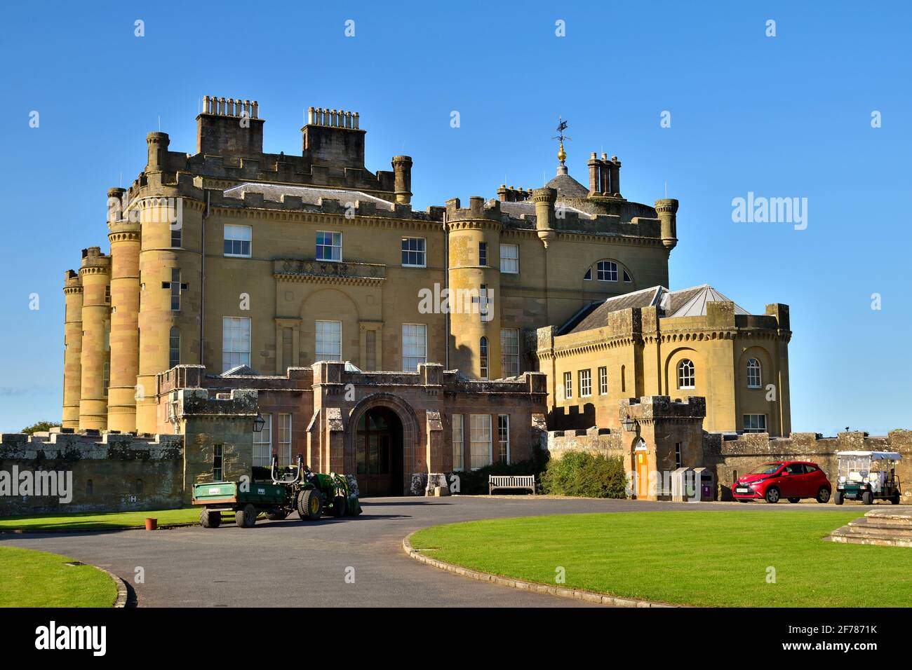 Scottish castle turret hi-res stock photography and images - Alamy