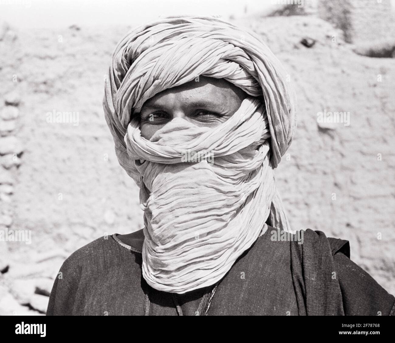 A tuareg man wearing white veil hi-res stock photography and images - Alamy