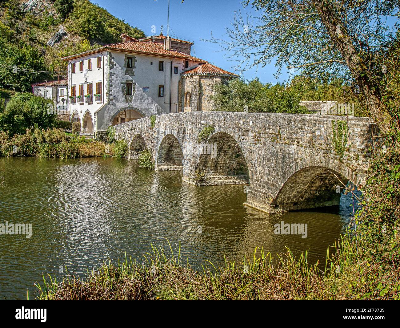 Medieval medieval bridge hi-res stock photography and images - Alamy