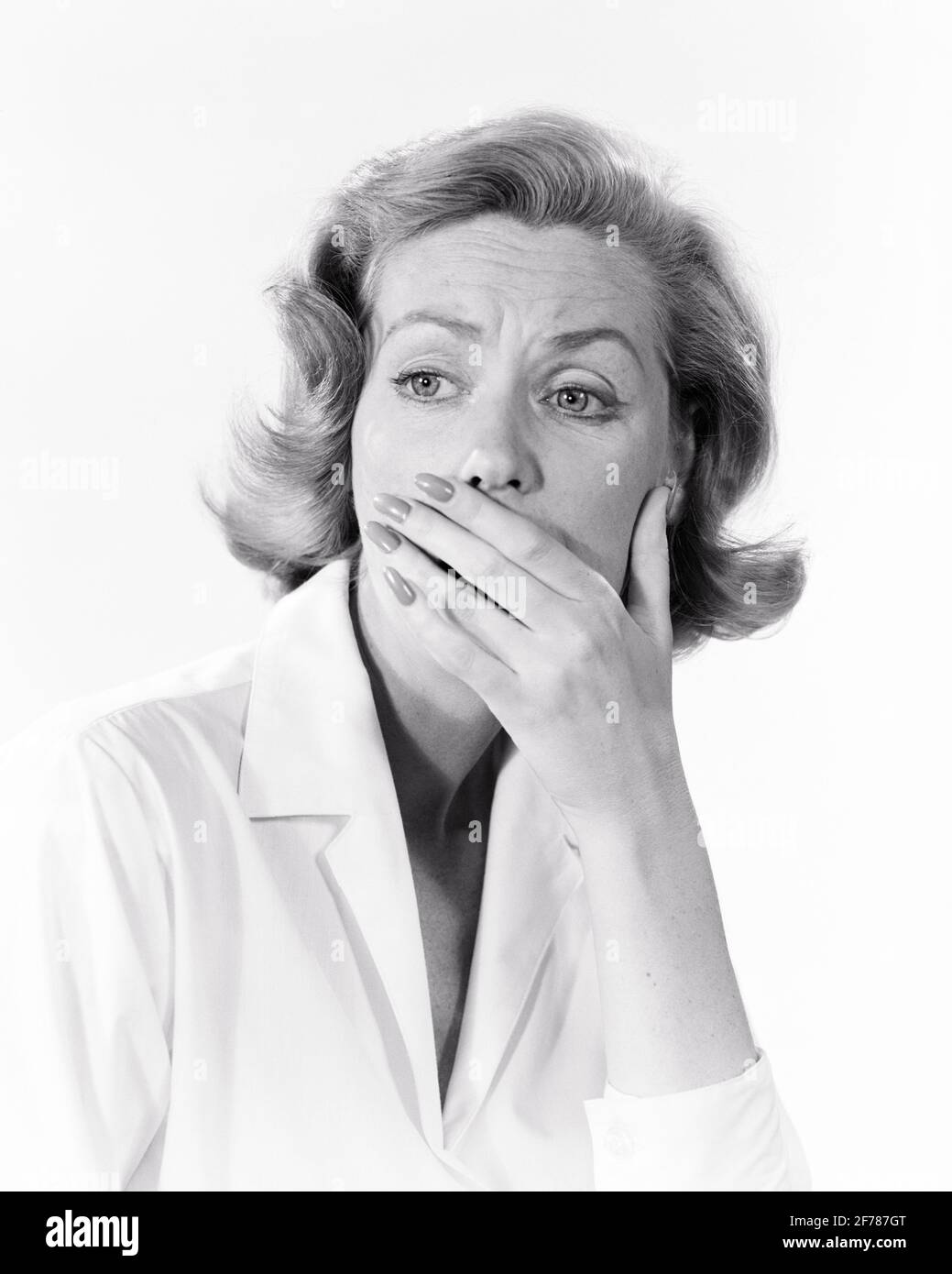 Shocked woman 1950s hi-res stock photography and images - Alamy