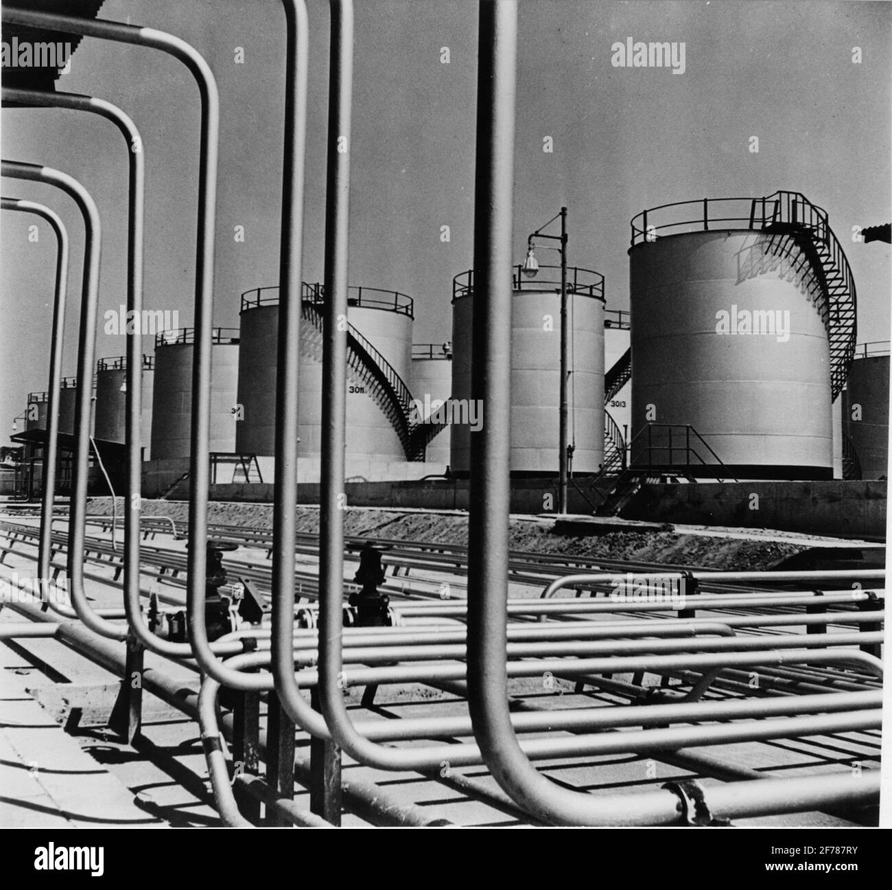 Shell stanlow oil refinery Black and White Stock Photos & Images - Alamy Shell stanlow oil refinery Black and White Stock Photos & Images - Alamy