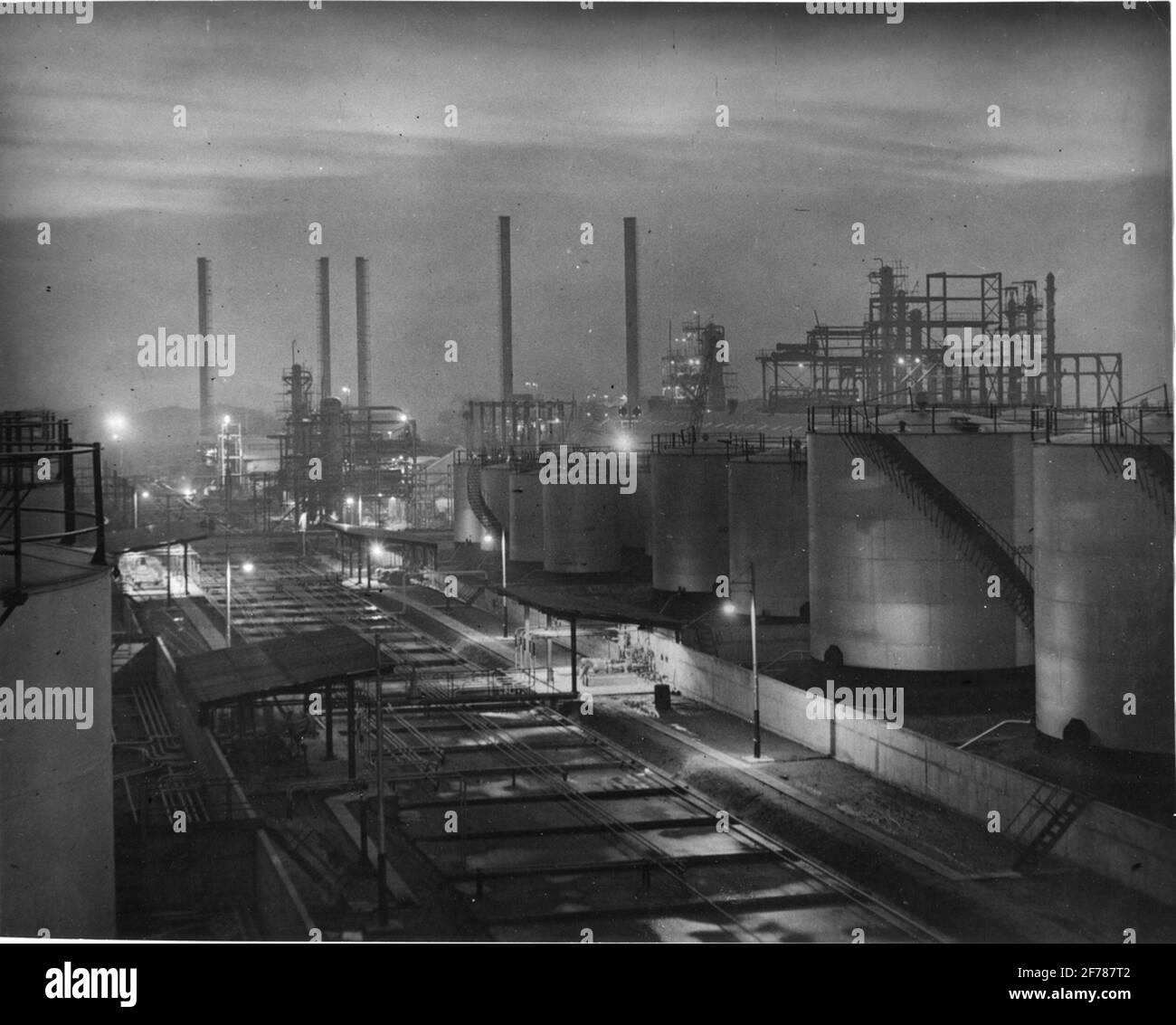 Stanlow oil refinery hi-res stock photography and images - Alamy