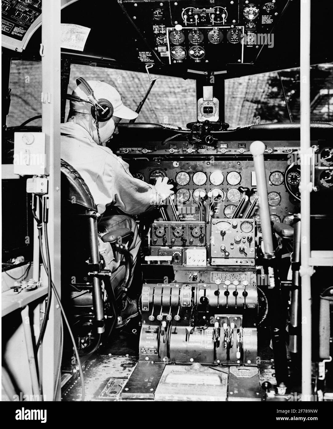 Dc 4 cockpit Black and White Stock Photos & Images - Alamy