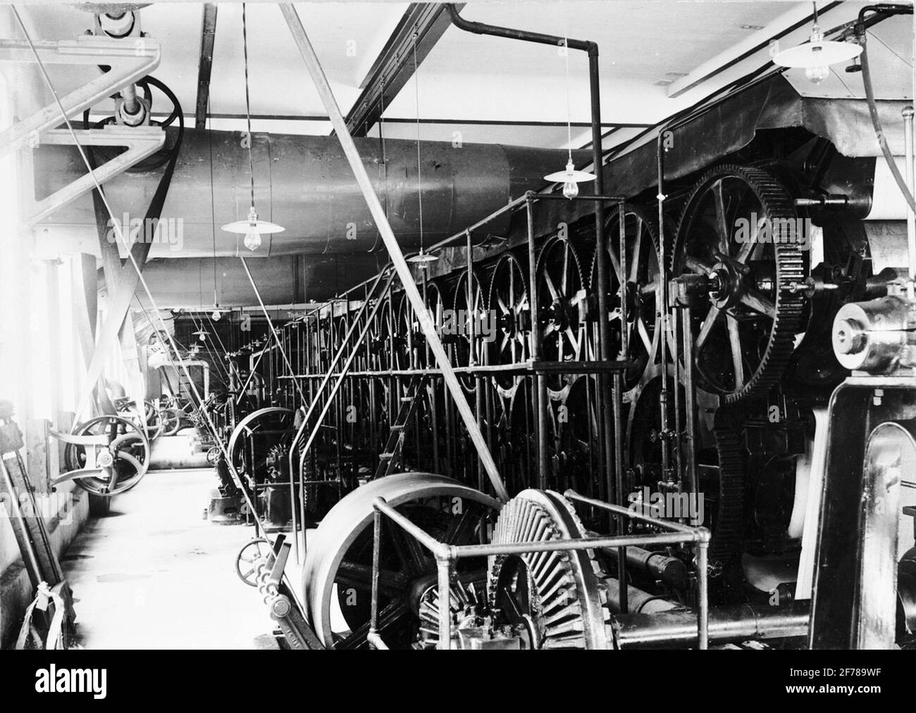 Large paper machine hi-res stock photography and images - Alamy