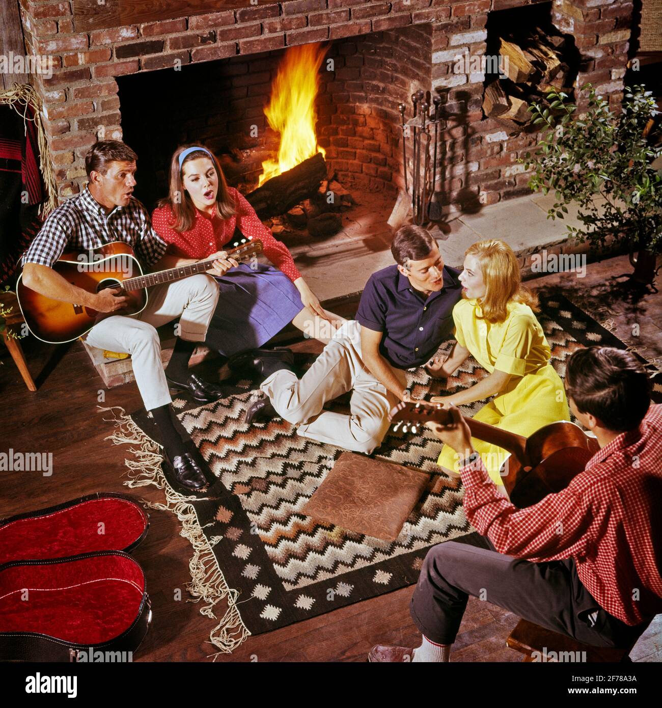 Female singer 1960s hi-res stock photography and images - Alamy