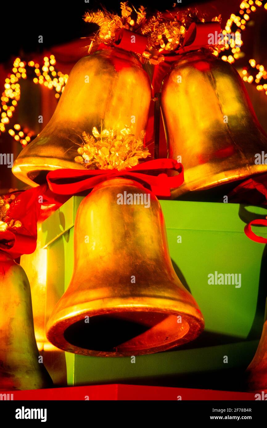 2000s GOLD BELLS CHRISTMAS DECORATIONS OUTDOORS - kx13151 MET001 HARS ...