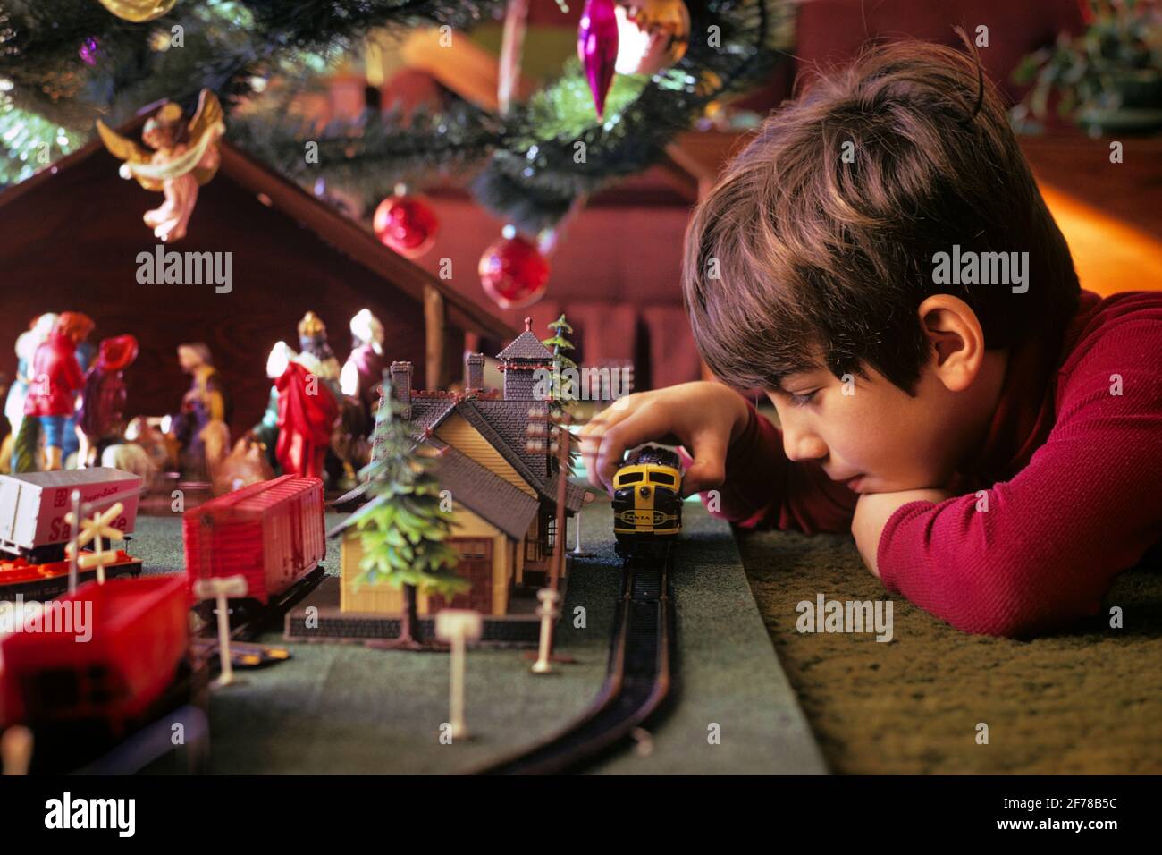 Vintage children playing with train set hi-res stock photography and ...