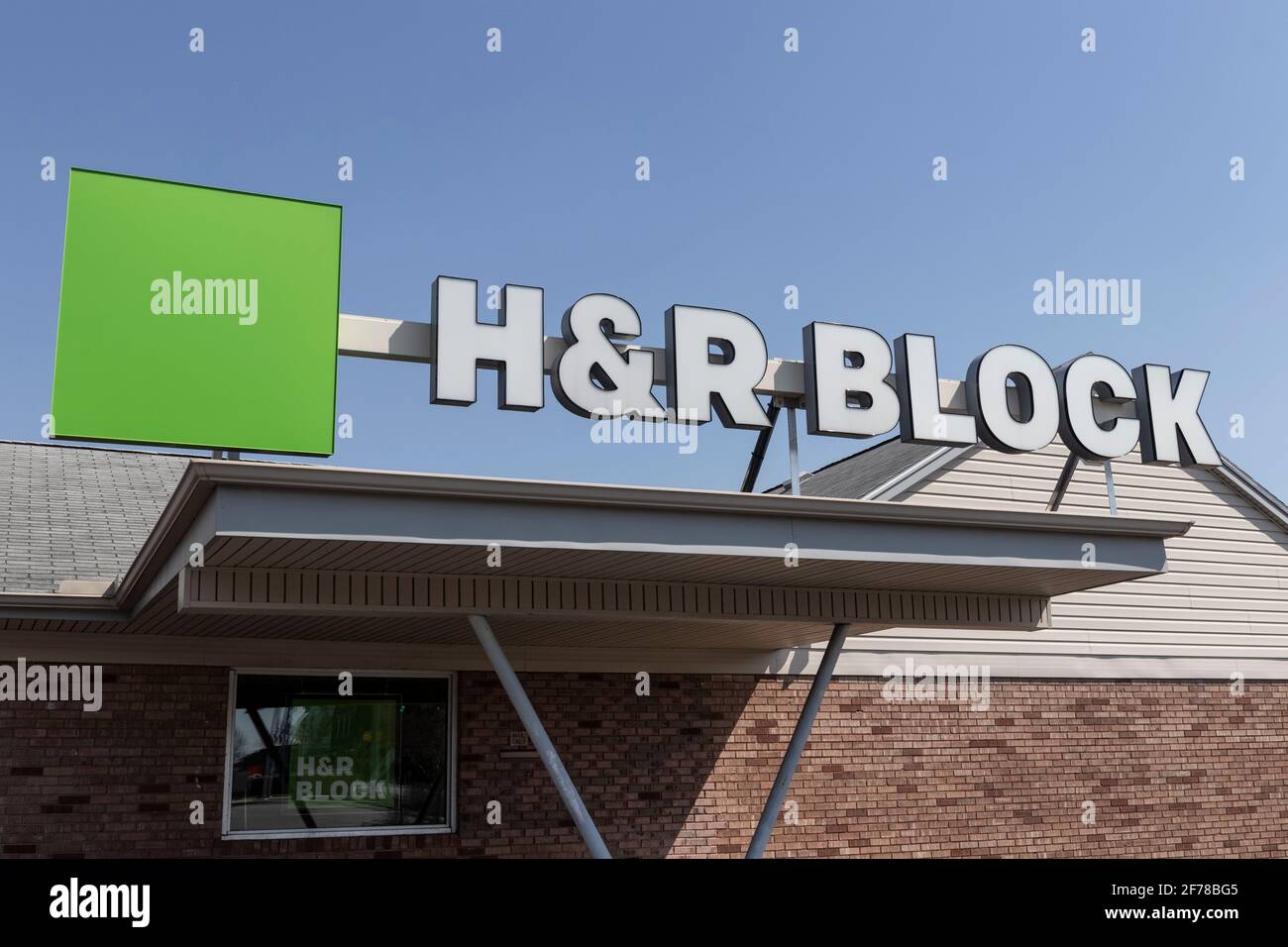 H&r block hi-res stock photography and images - Alamy