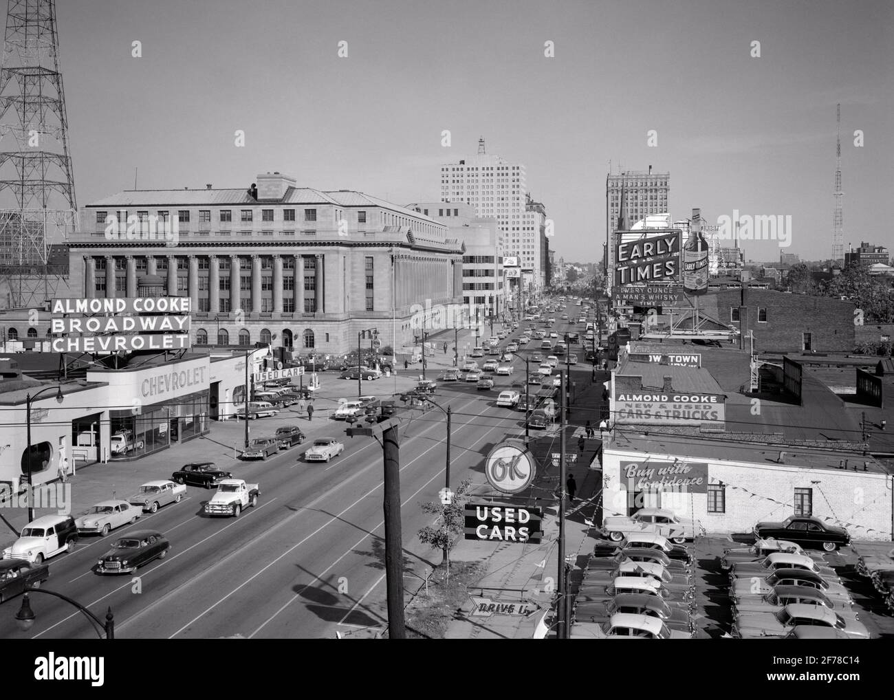 Old fashioned car radio hi-res stock photography and images - Alamy