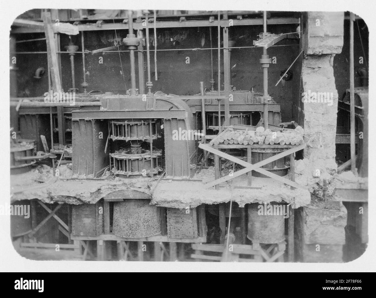 Cross chamber Black and White Stock Photos & Images - Alamy