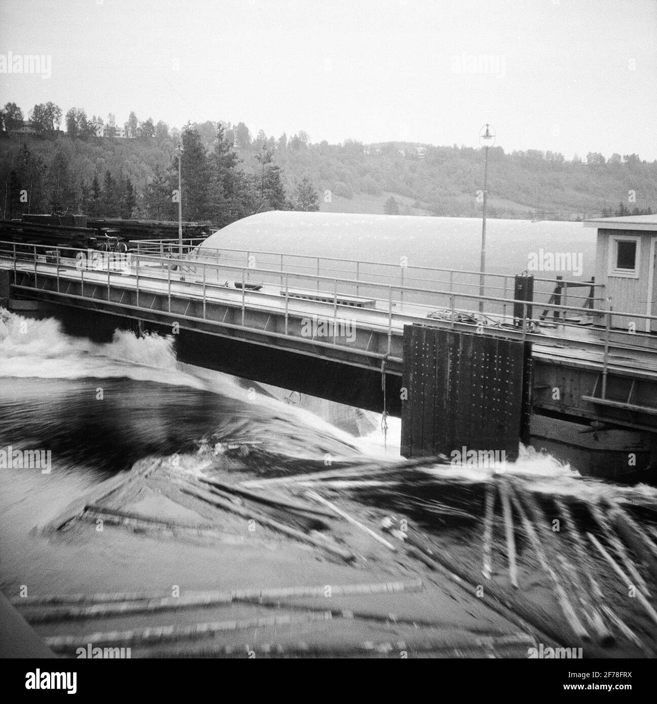 The power plants of the Namfors. Floating in the left segment hatch ...
