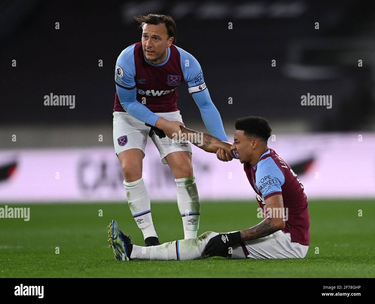 Mark noble west ham 2021 premier hi-res stock photography and images ...