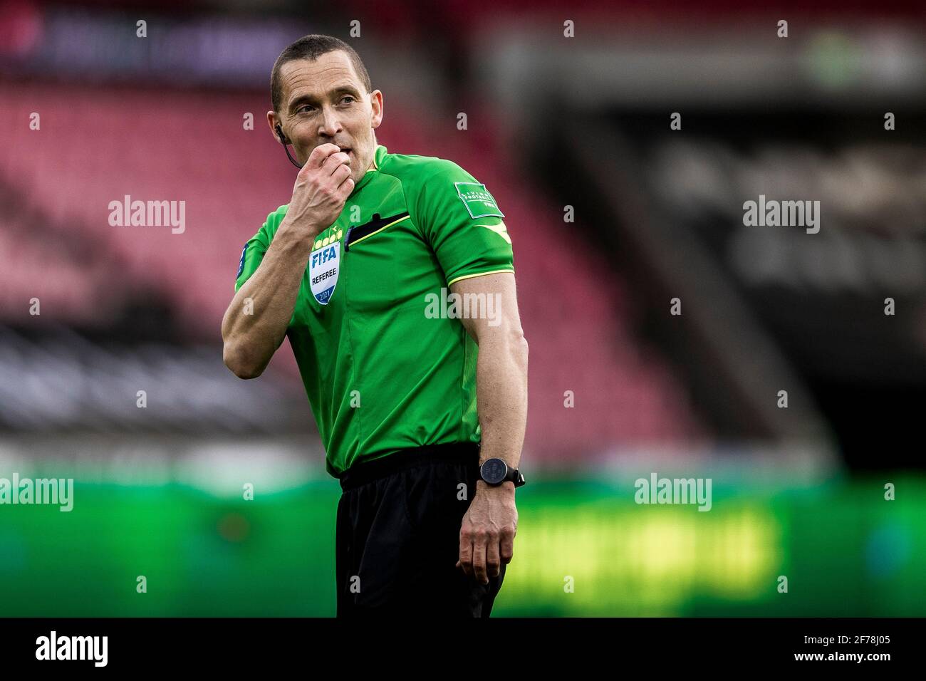 Referee mads kristoffer kristoffersen hi-res stock photography and ...
