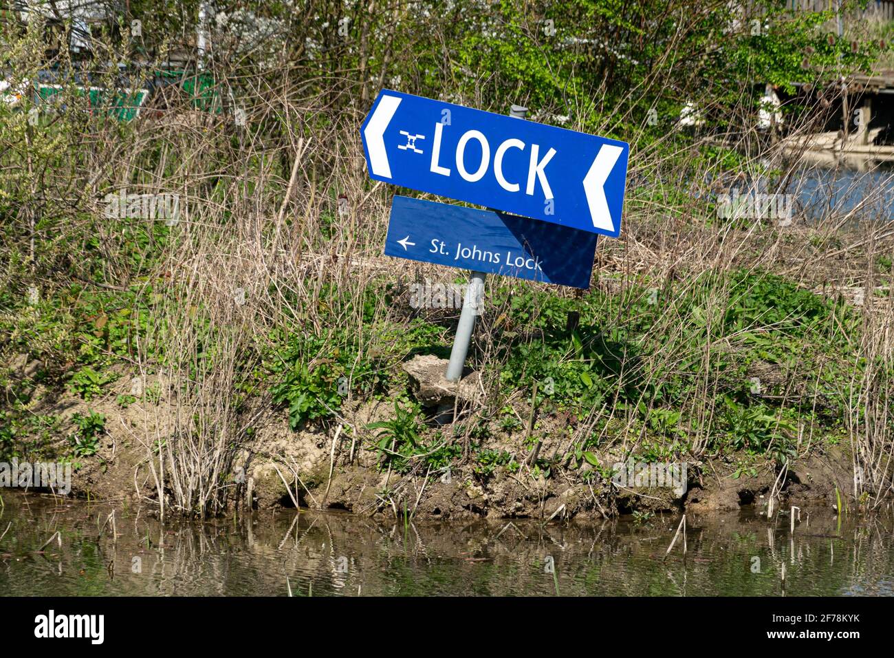 Sign for St John's Lock on the River Thames at Lechlade, England Stock ...