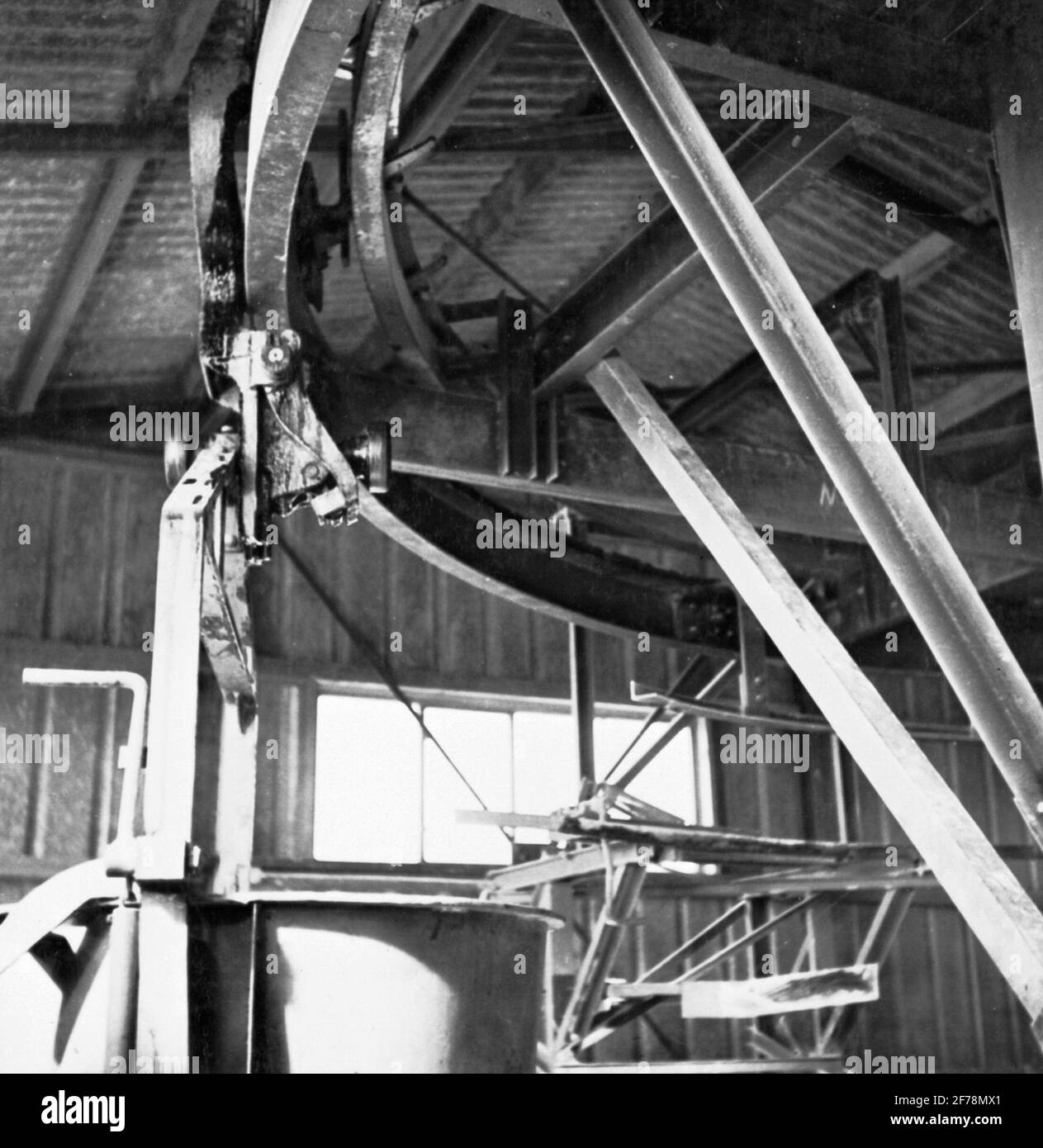 Cable usage Black and White Stock Photos & Images - Alamy