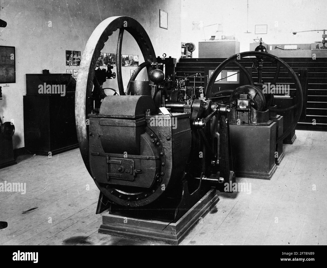 Power machines hi-res stock photography and images - Alamy