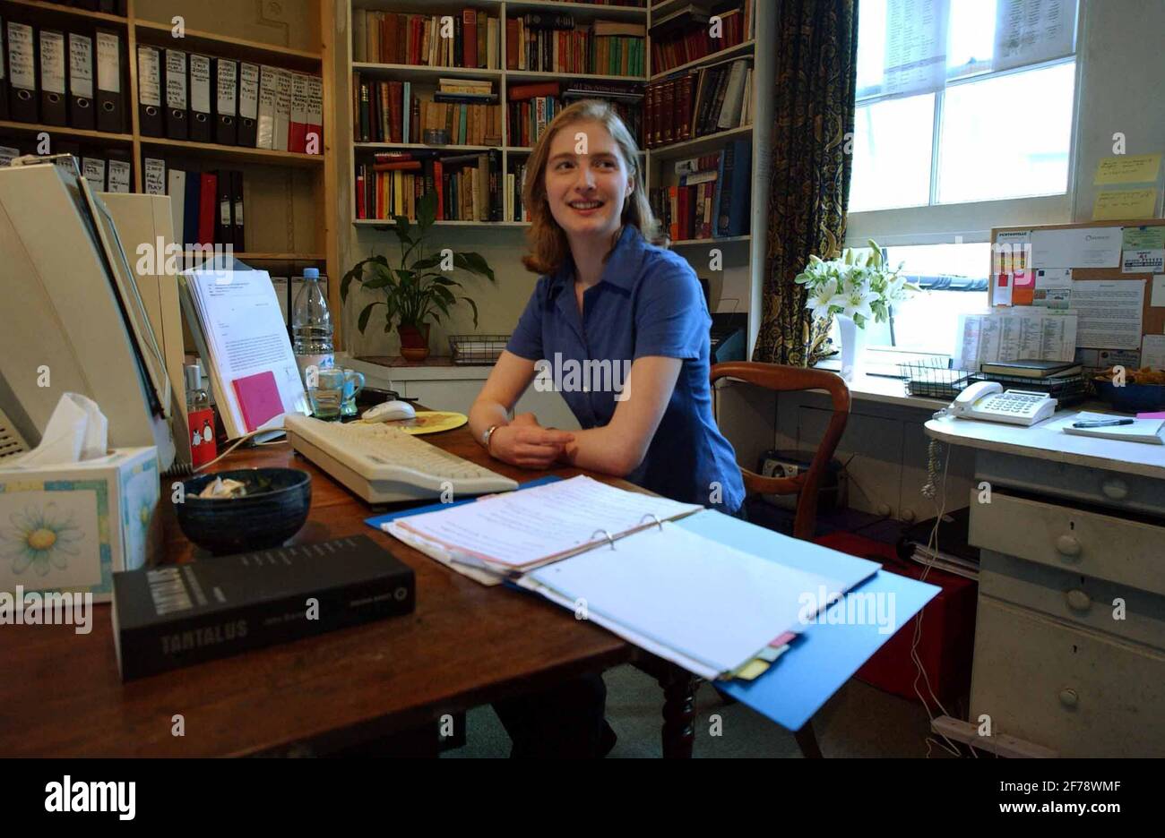 ELIZABETH TYEMAN IN EHR OFFICE. 3/5/02 PILSTON Stock Photo - Alamy