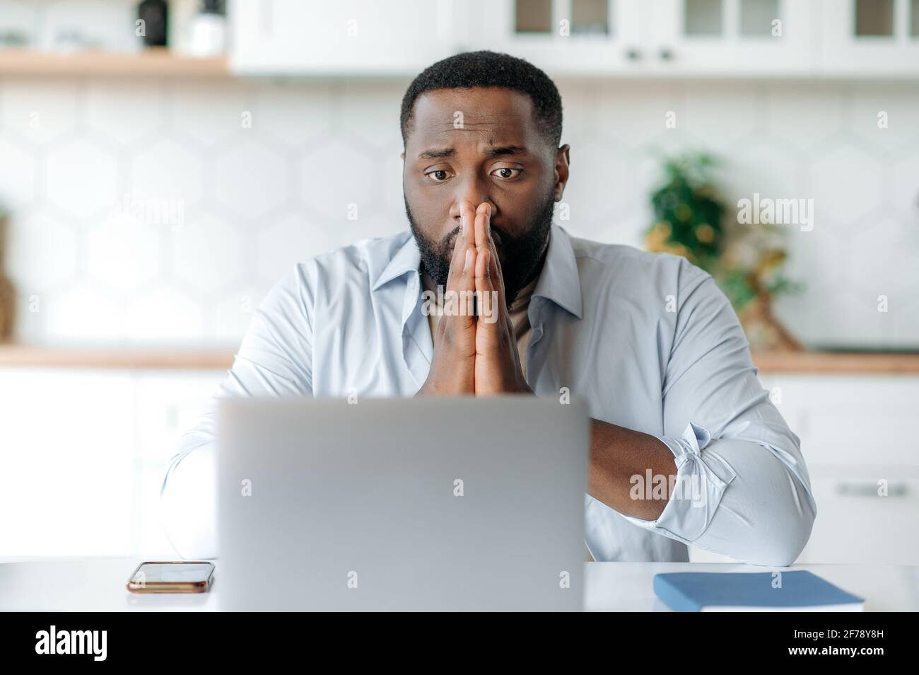 Broker browsing hi-res stock photography and images - Alamy