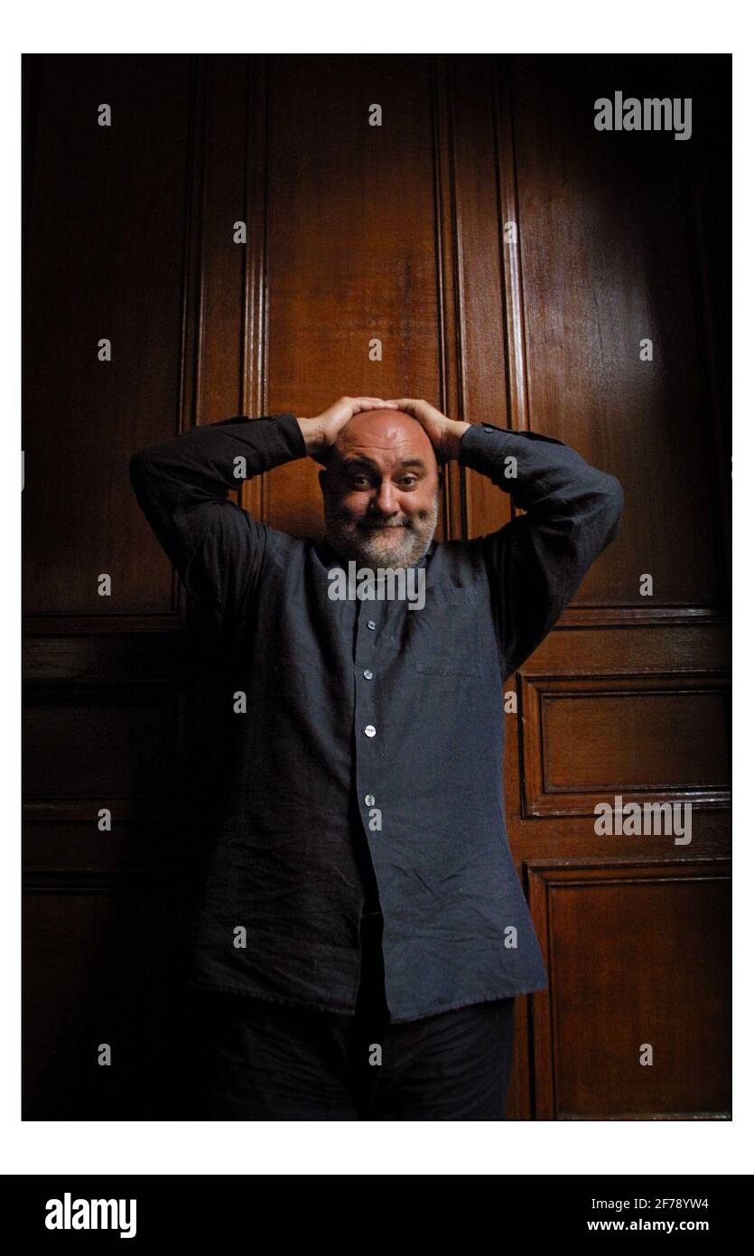 Alexei Sayle in the Russel Hoyel in London.pic David Sandison 26/8/2003 ...