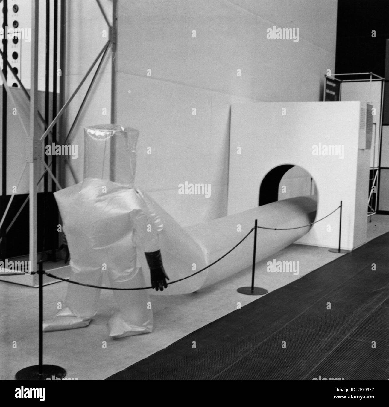 K. USA plastic protection suit Vented and bloated with fan.geneve 1955t ...