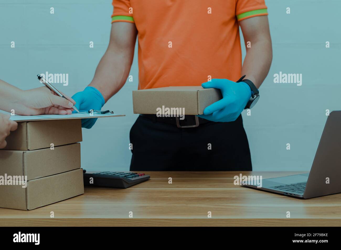 A parcel delivery worker counting the parcel boxes Stock Photo - Alamy