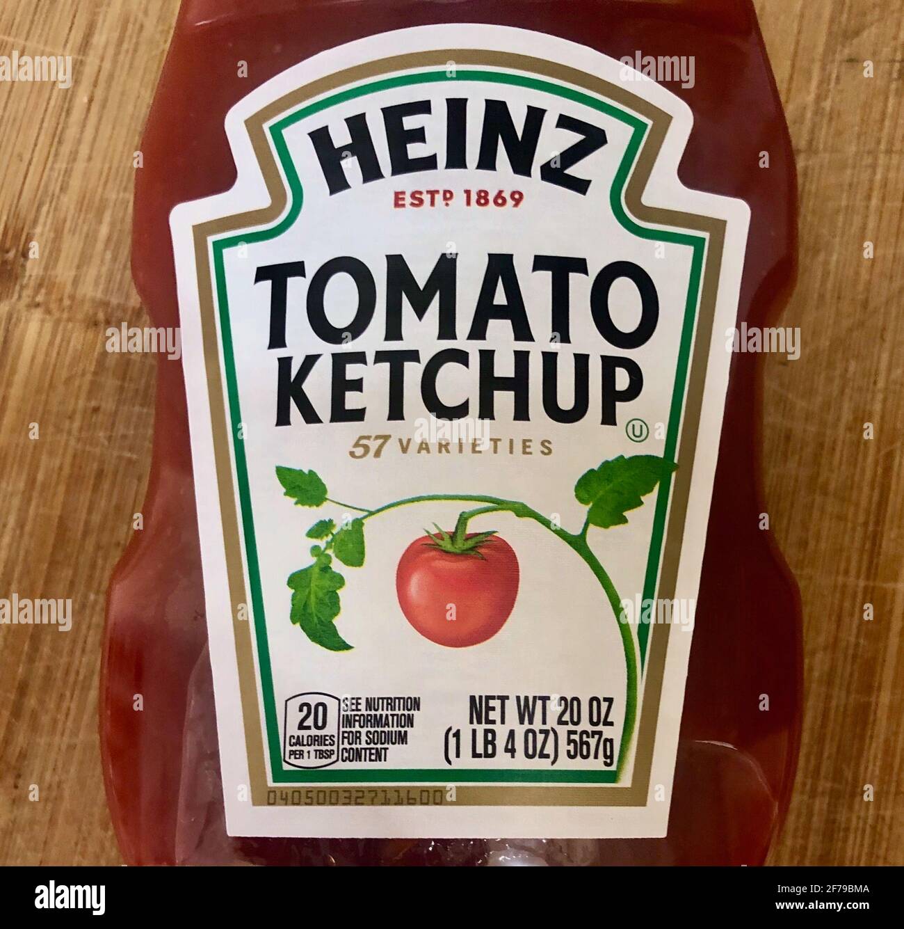 Tomato ketchup bottle display hi-res stock photography and images - Alamy