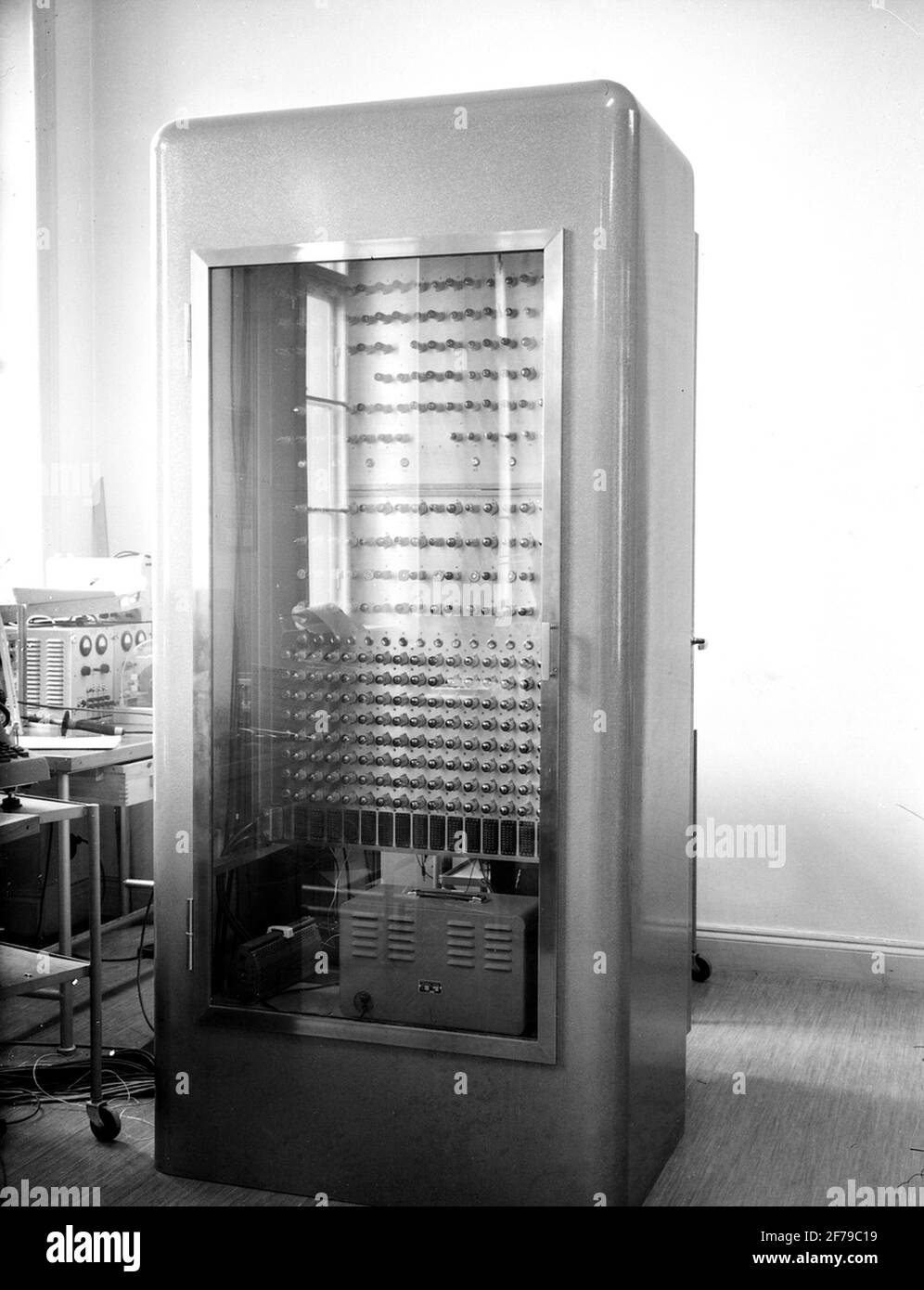 Documentation of the construction of the mathematics machine Beam on ...