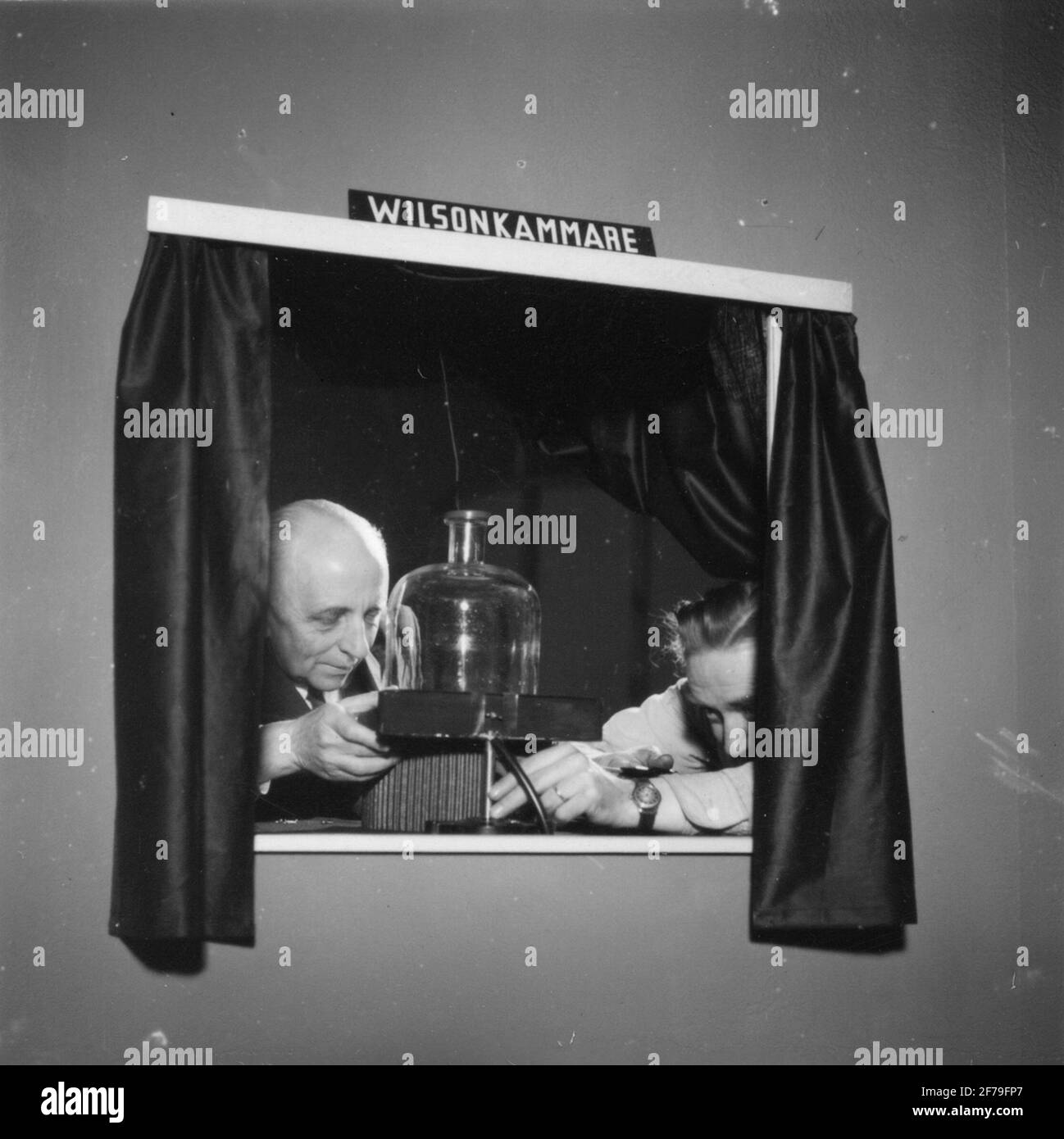 Mounting the Wilson chamber. Core models of magnetic pieces and soft ...