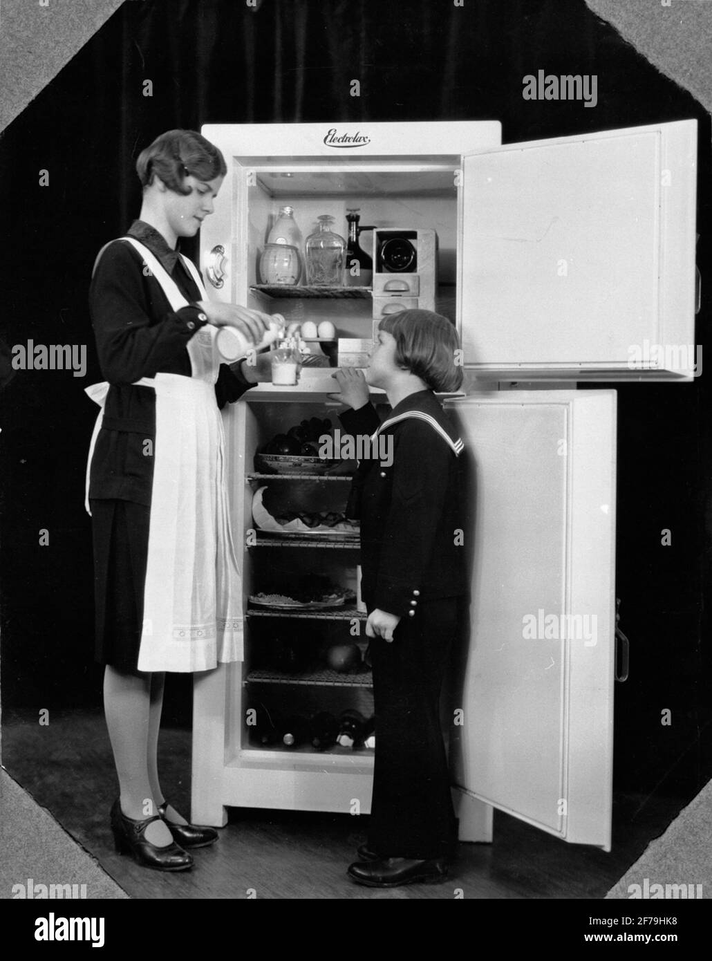 Refrigerator assembly hi-res stock photography and images - Alamy