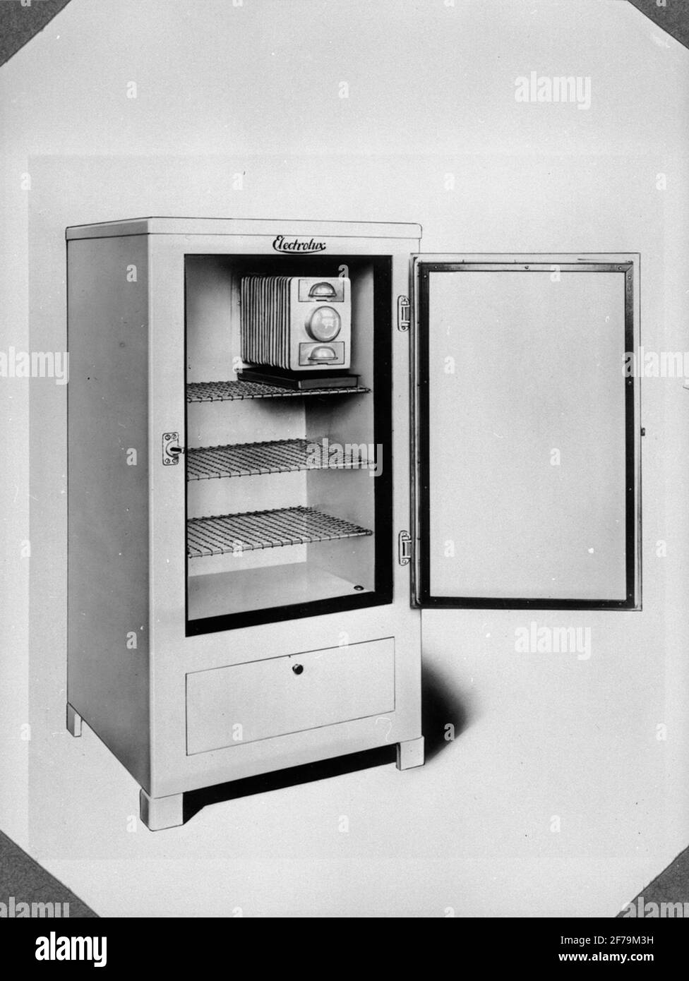 Cartoon refrigerator hi-res stock photography and images - Alamy