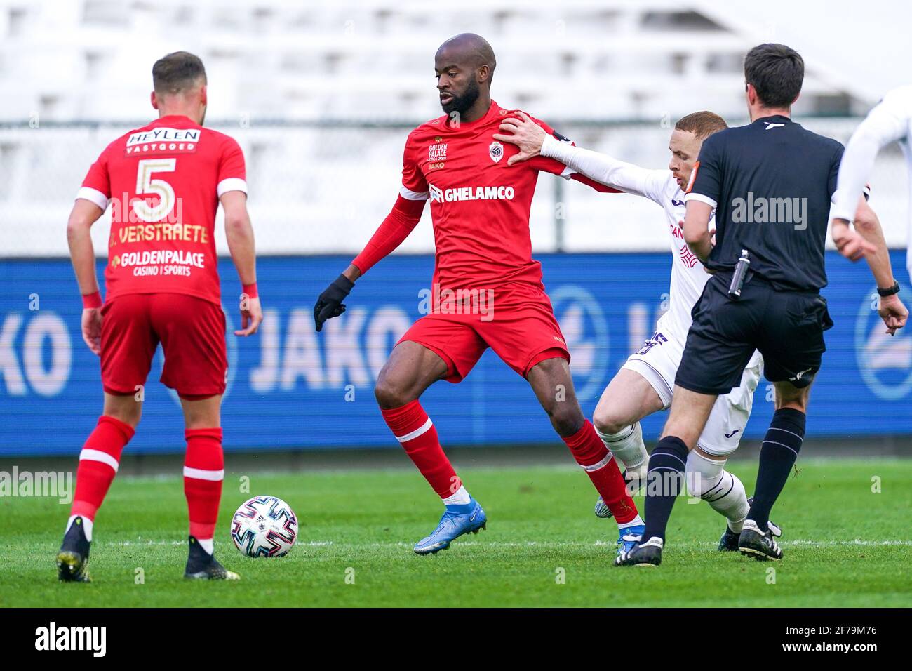 ANTWERPEN, BELGIUM - APRIL 5: Didier Lamkel Ze of Royal Antwerp and ...