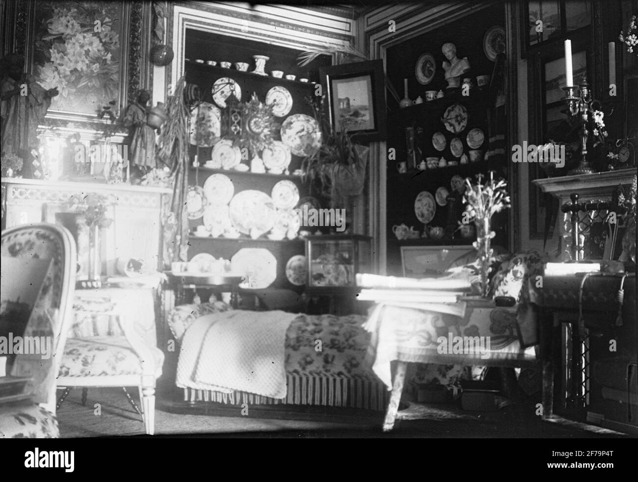 Queen Victoria's pictures. Room interior from customs yarn Stock Photo ...