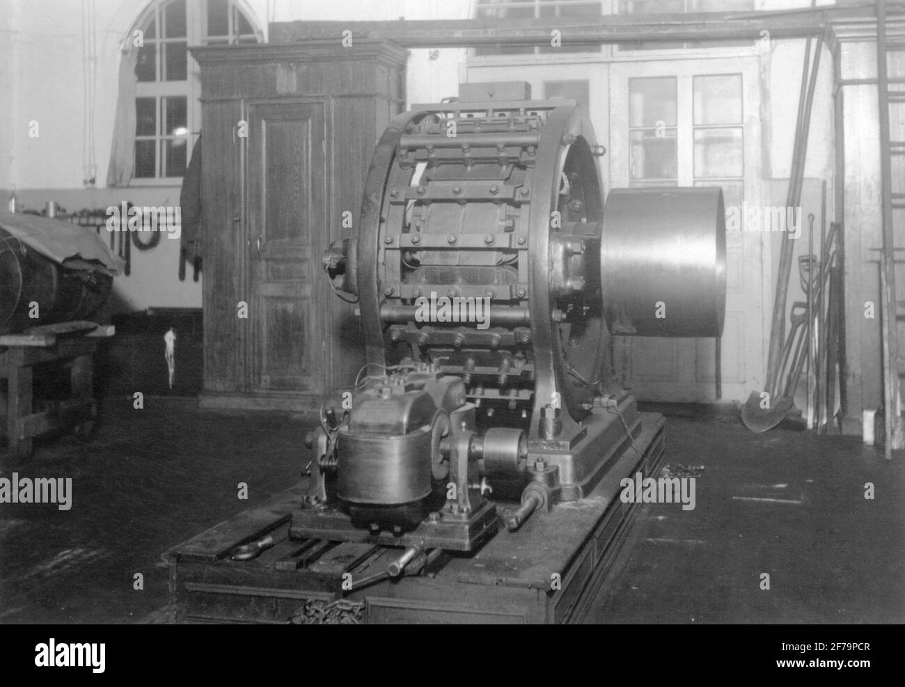 Early electricity generator hi-res stock photography and images - Alamy