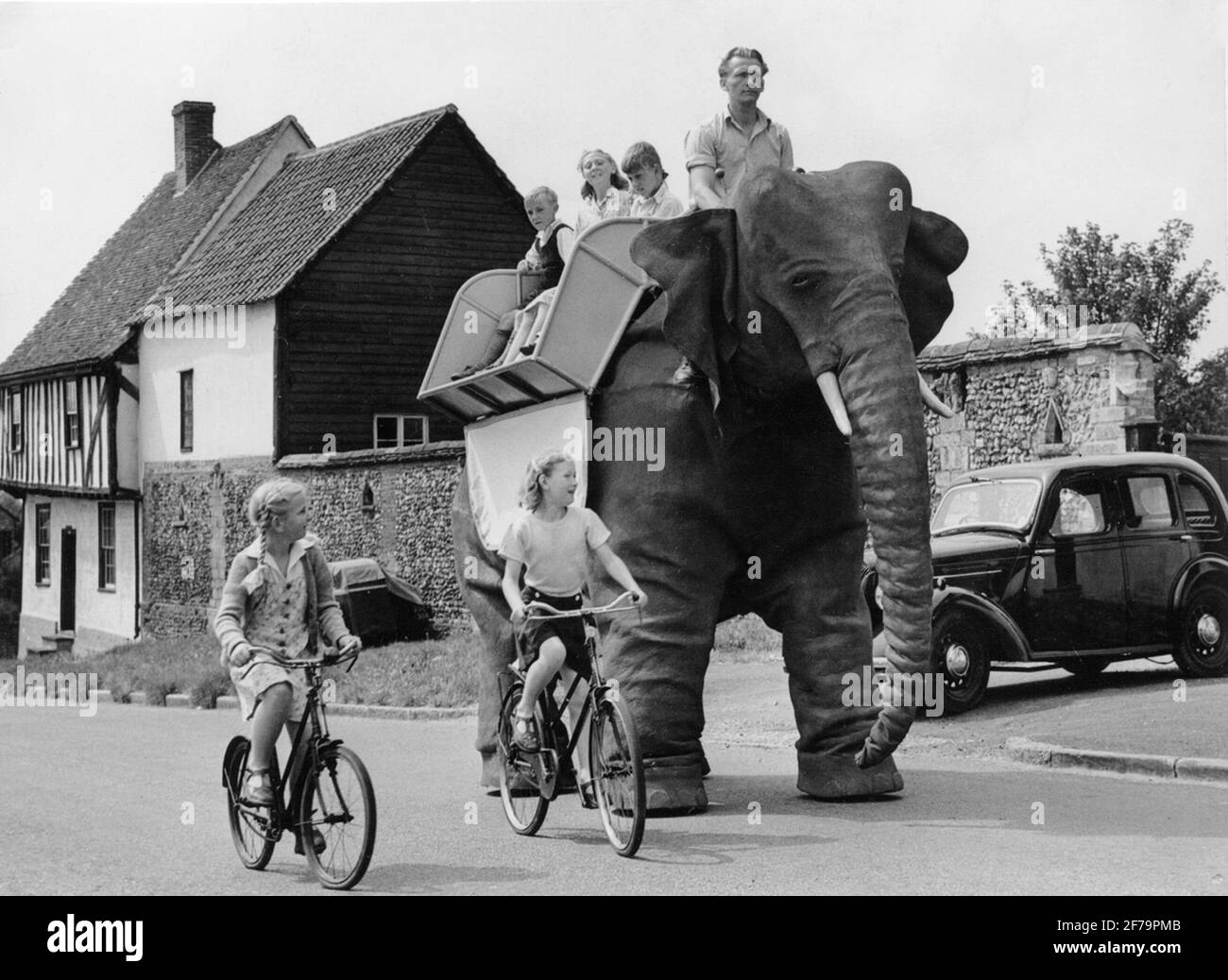 Industrial automation mechanical Black and White Stock Photos & Images ...