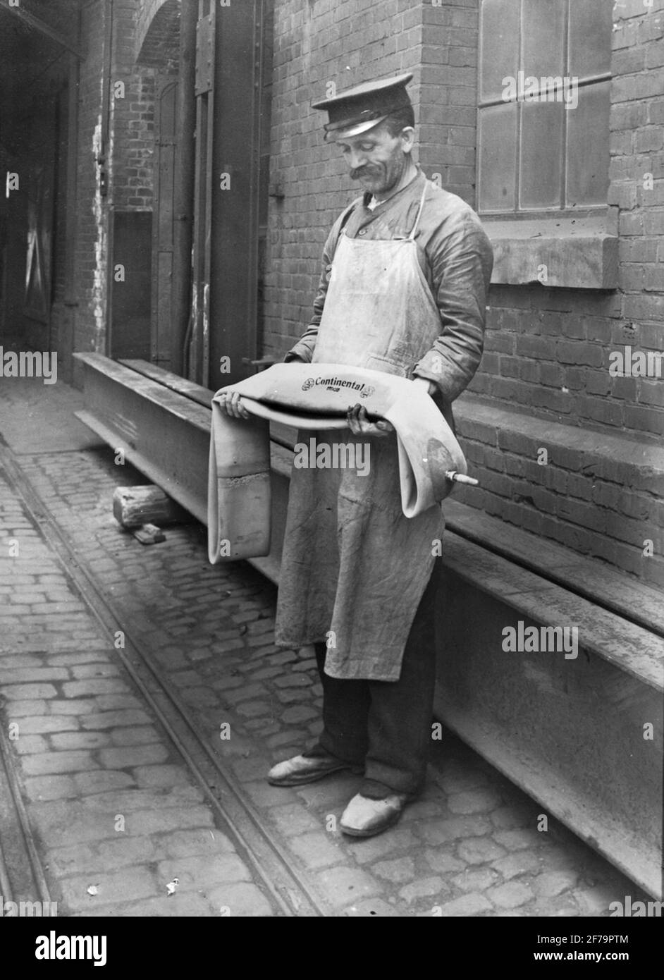 Rubber ring to passenger car for load tests Stock Photo - Alamy