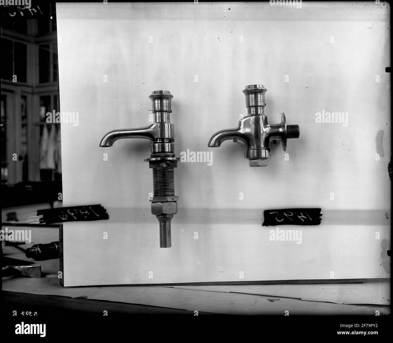 Operational cranes hi-res stock photography and images - Alamy