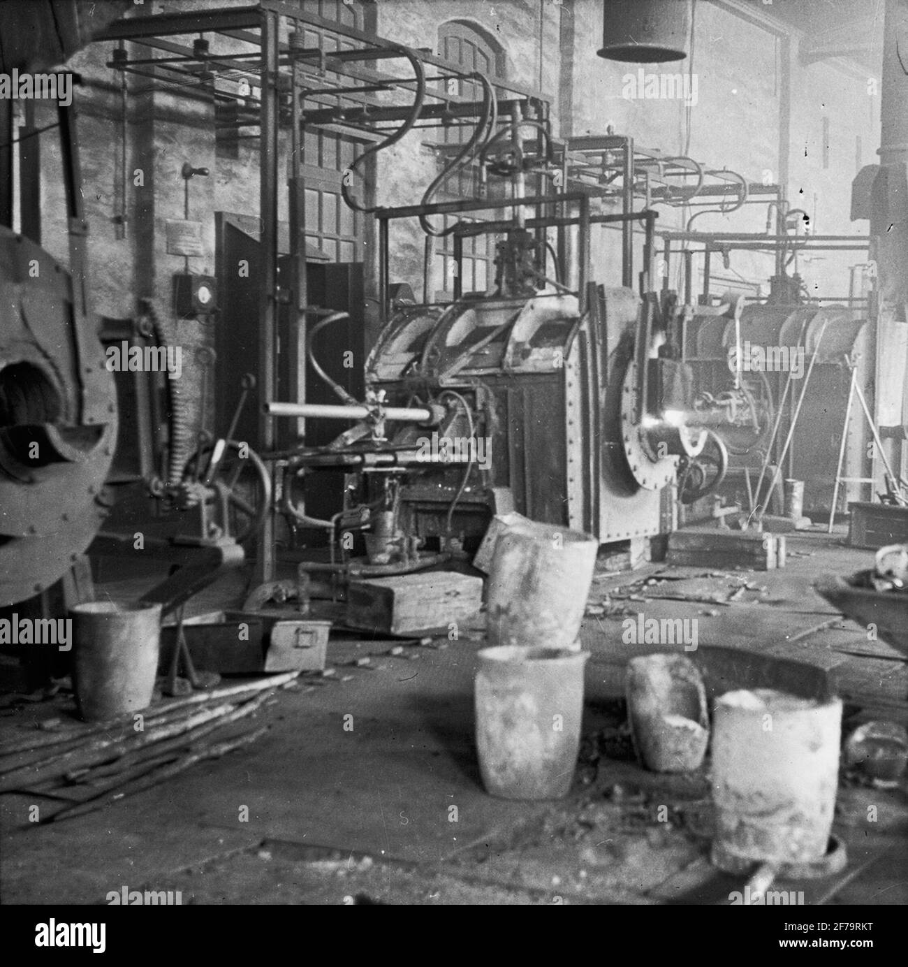 Metallurgy 1920s hi-res stock photography and images - Alamy