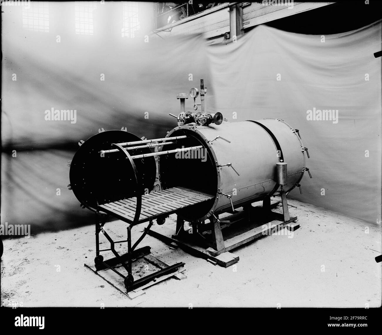Pressure chambers hi-res stock photography and images - Alamy