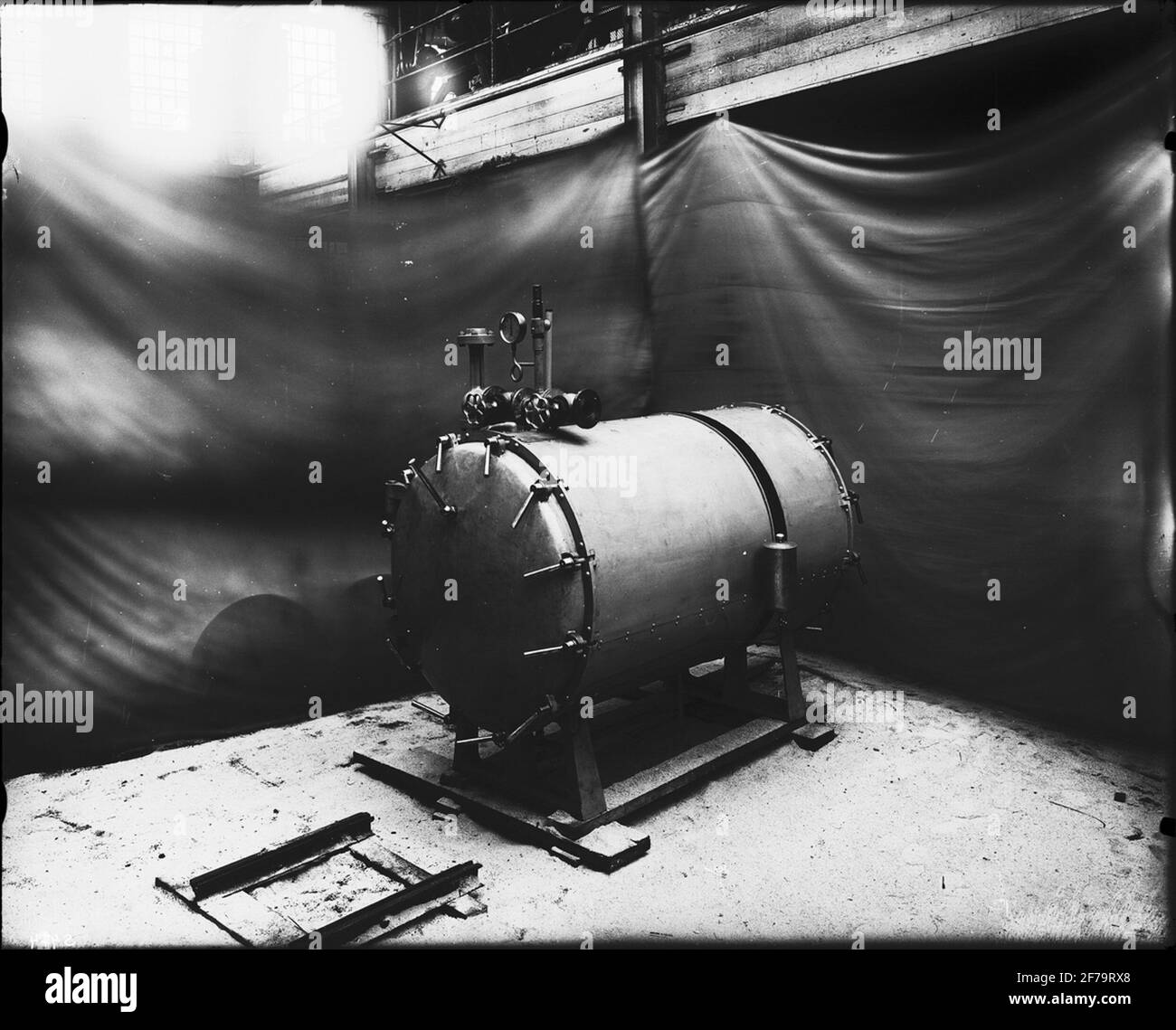 Pressure chambers hi-res stock photography and images - Alamy