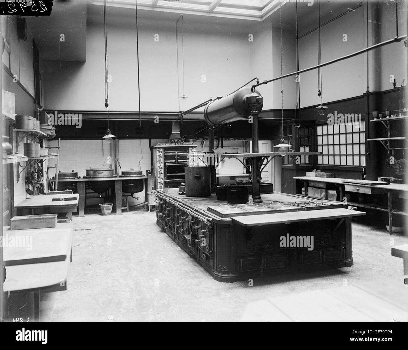 Restaurant staff work Black and White Stock Photos & Images - Alamy