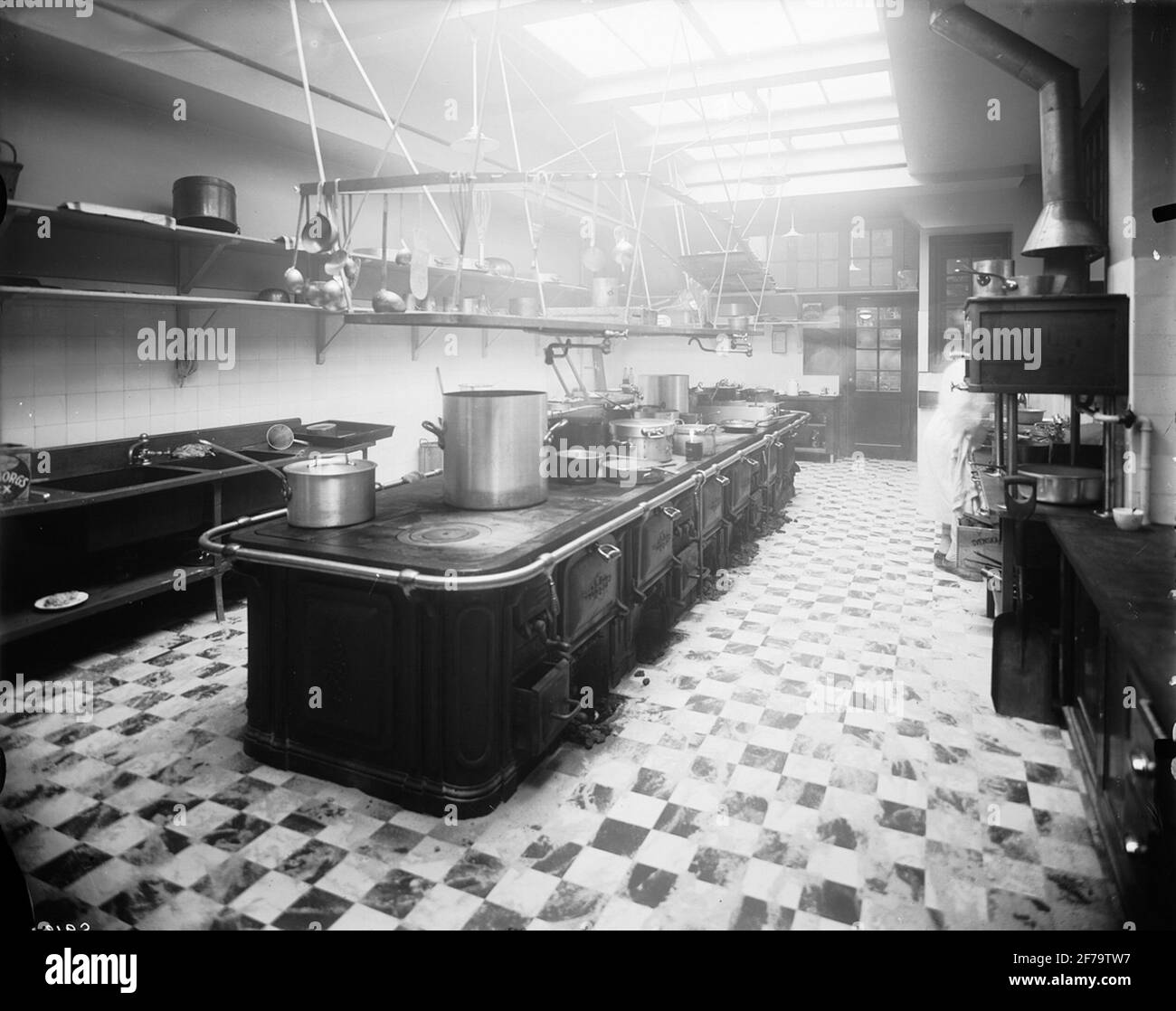 Kitchen settings Black and White Stock Photos & Images - Alamy
