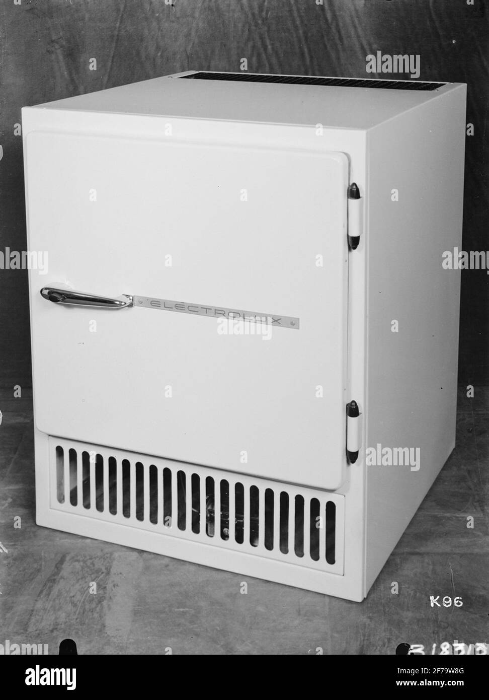 Refrigerator M110 with new sweep. Built-in cabinet with extra outer ...