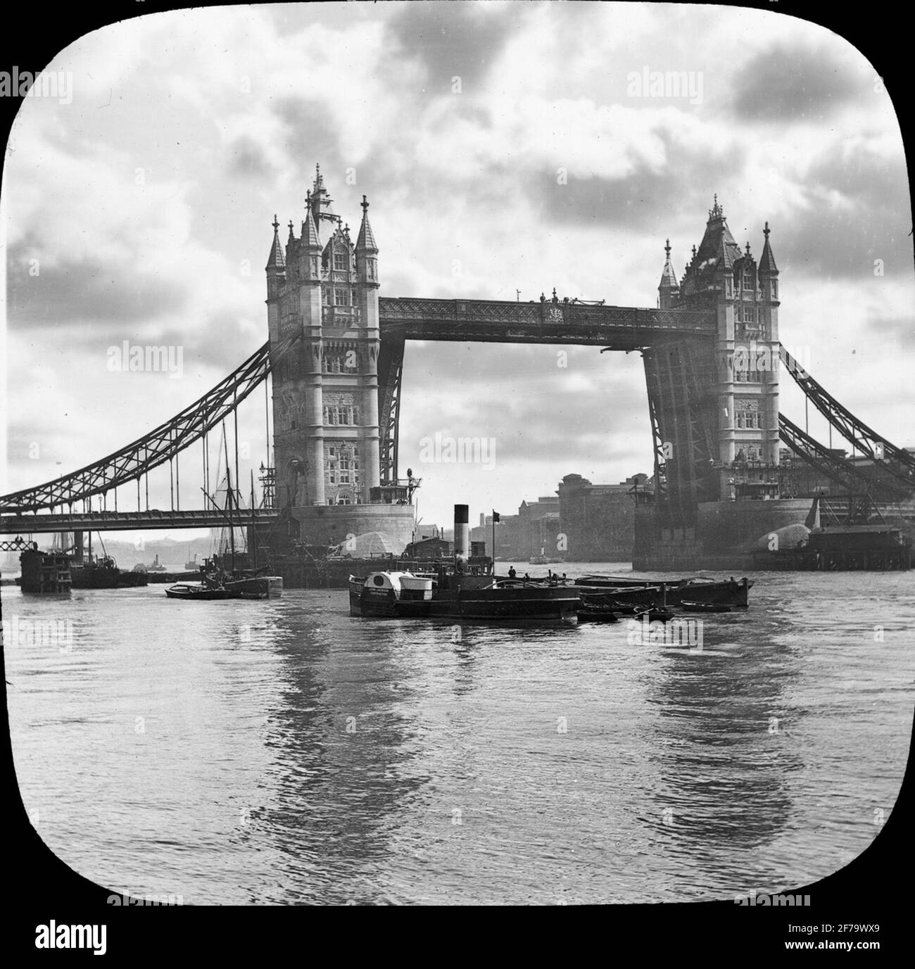Opening tower bridge hi-res stock photography and images - Alamy