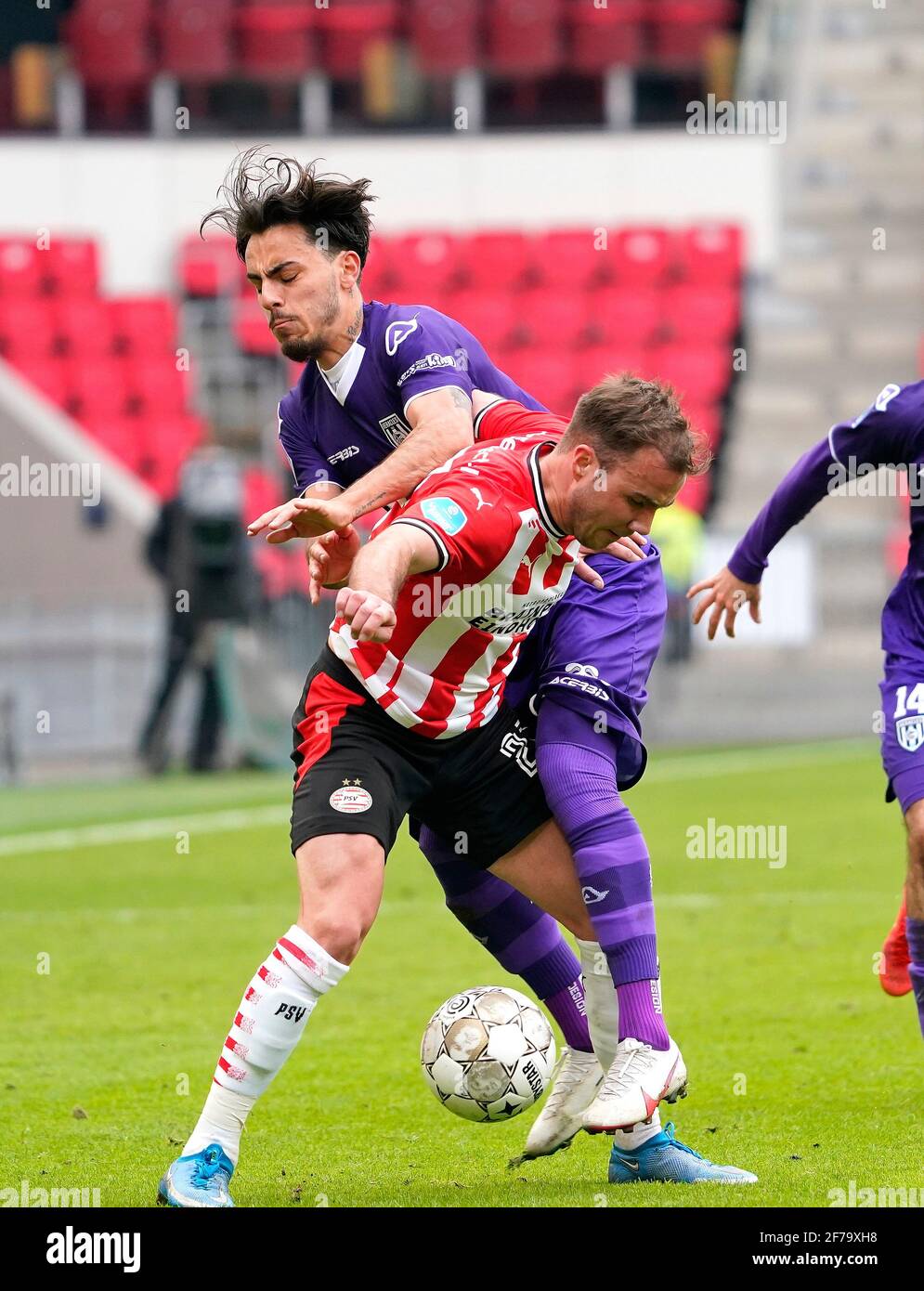 Mario Gotze (PSV) and Giacomo Quagliata (Heracles during Eredivisie ...