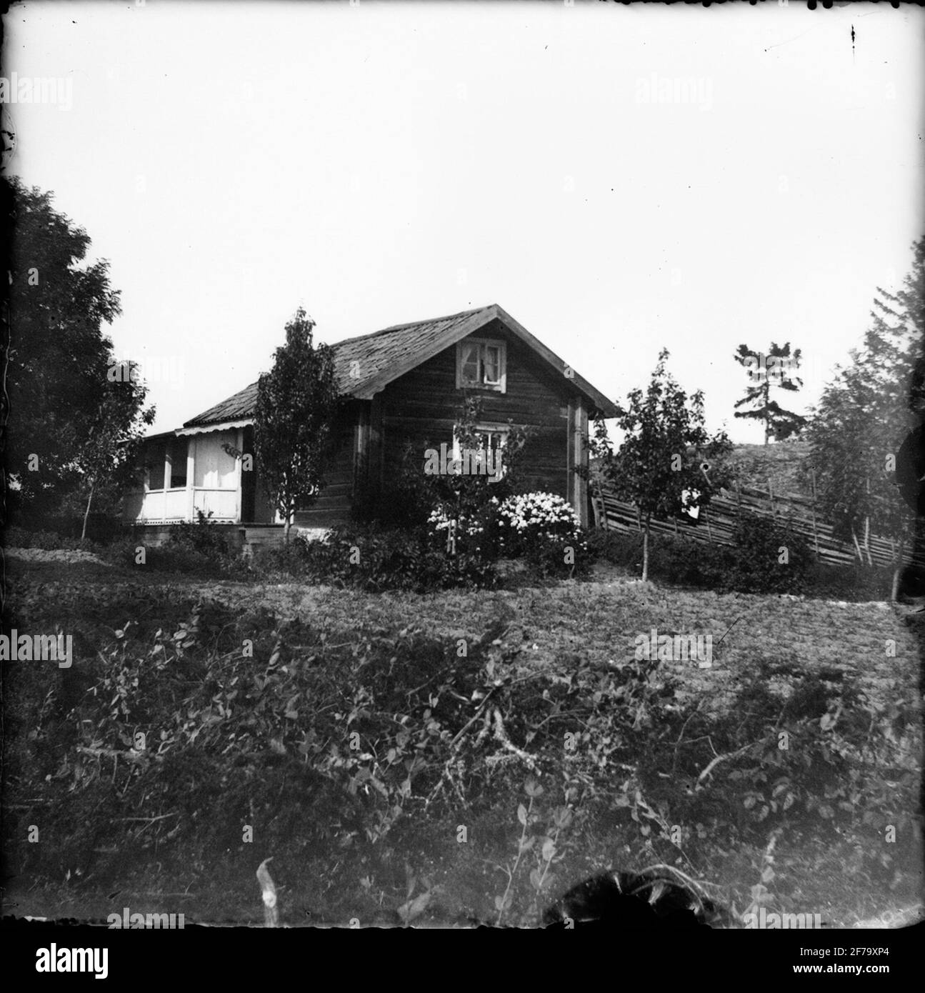Glass negative, photography of small house in the countryside. "Photos ...