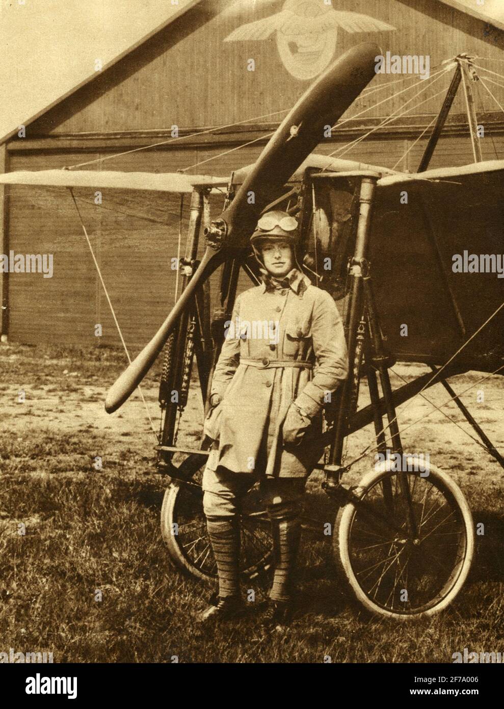 Flyers Elsa Andersson. The first woman with Swedish flight certificate ...