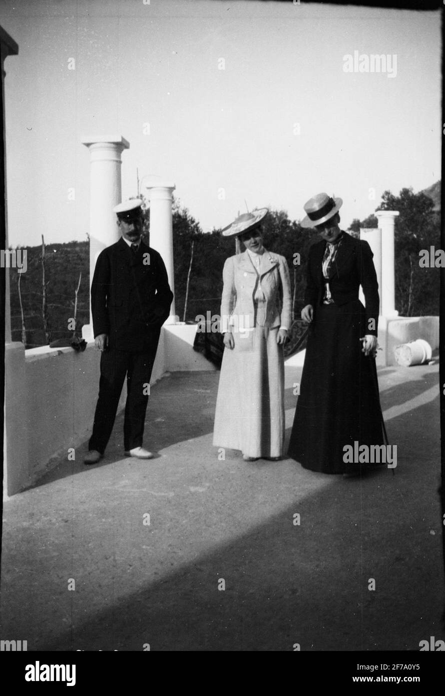 Pictures of women Black and White Stock Photos & Images - Alamy