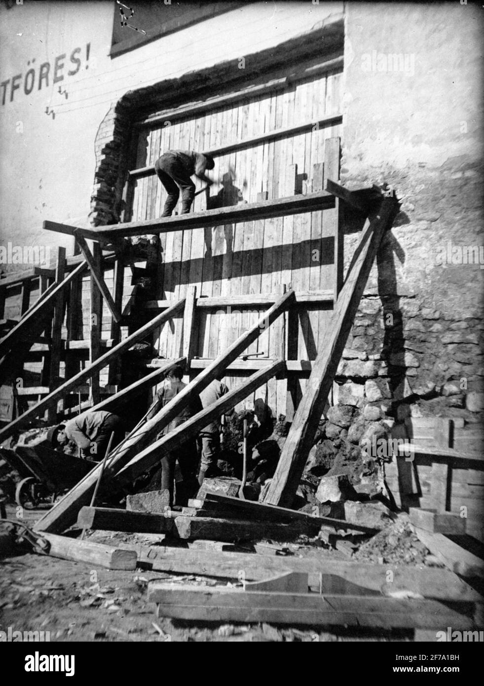 Foundation house building process hi-res stock photography and images ...