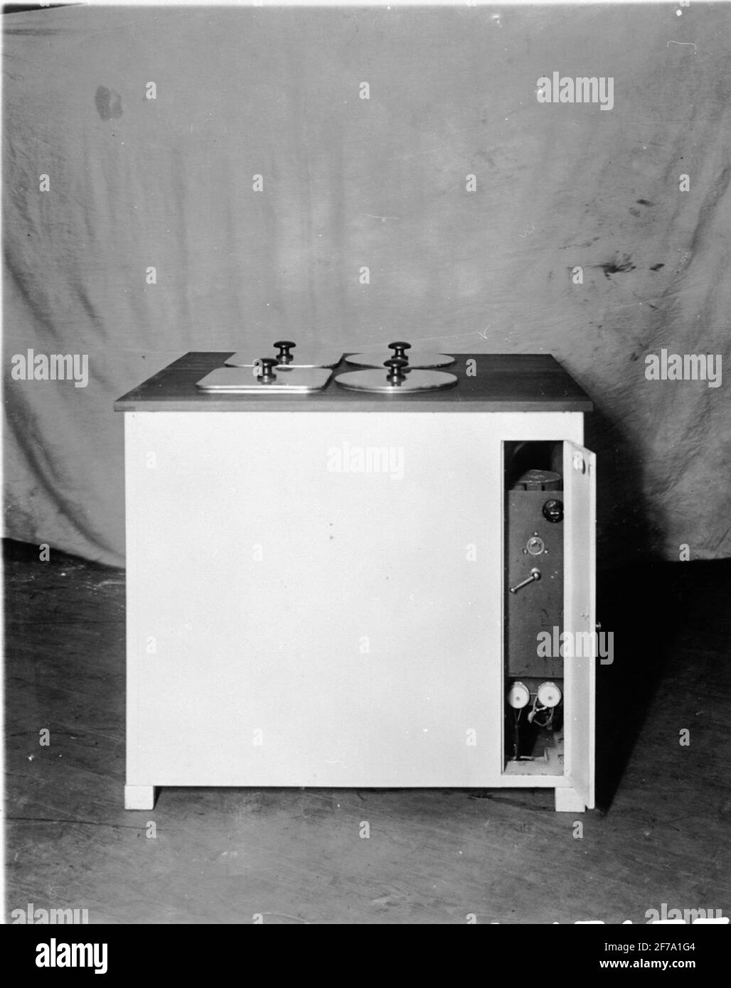 The Electrolux laboratory. Ice-Cream box 4- Hole, appliance door opened ...