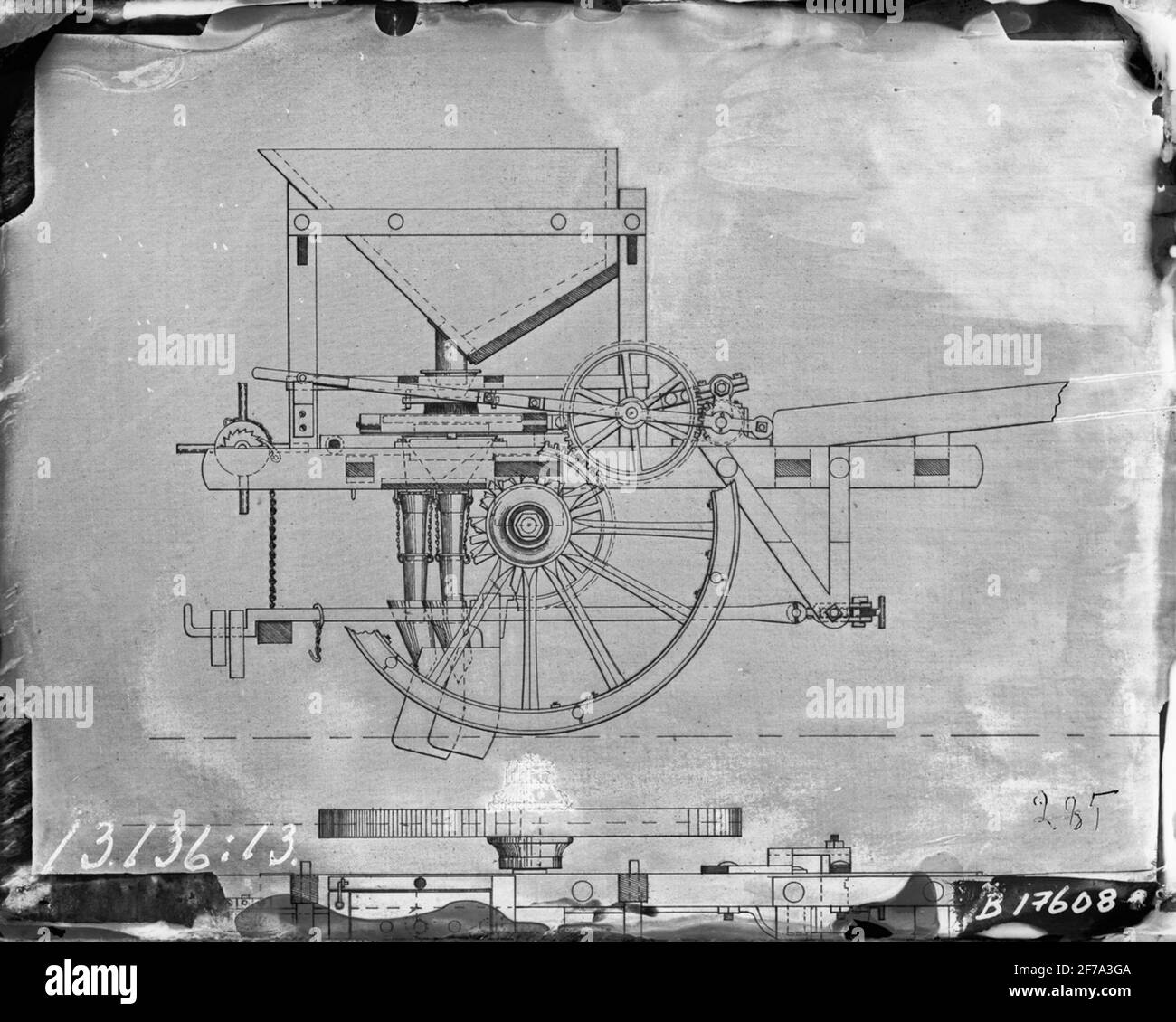 Machine sowing Black and White Stock Photos & Images - Alamy